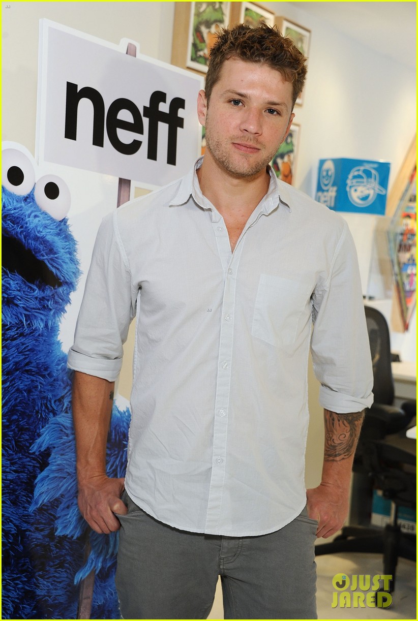 Ian Somerhalder & Ryan Phillippe: Neff Headwear Exhibit!: Photo 2655143 ...