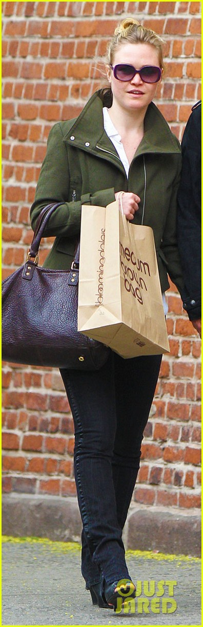 Julia Stiles & David Harbour: New York Shoppers!: Photo 2651301 | David ...