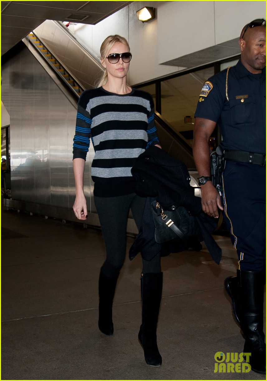 Charlize Theron: 'Prometheus' Running Time Revealed!: Photo 2648399 ...