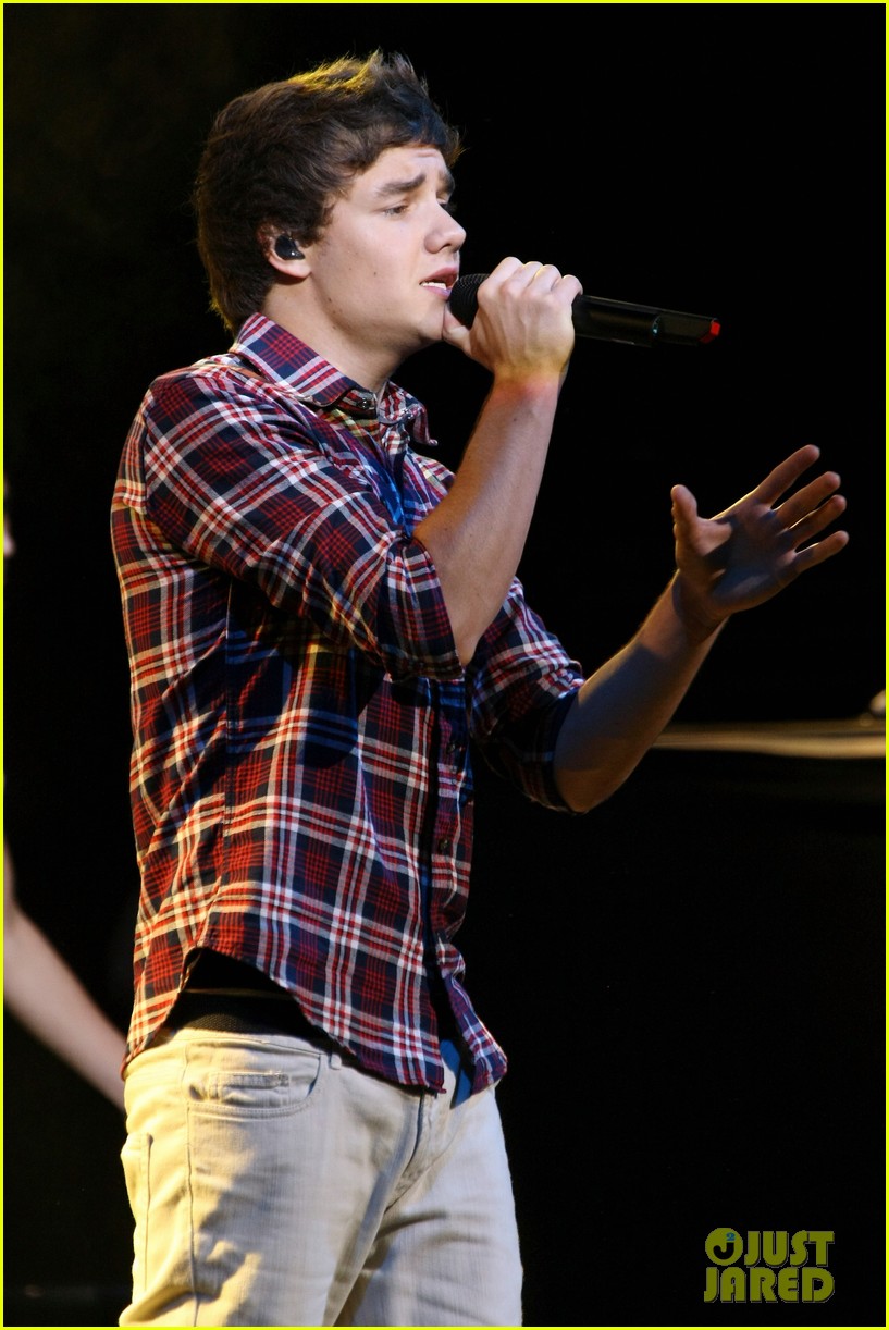 One Direction: Beacon Theatre NYC Concert Pics!: Photo 2667387 | Photos ...