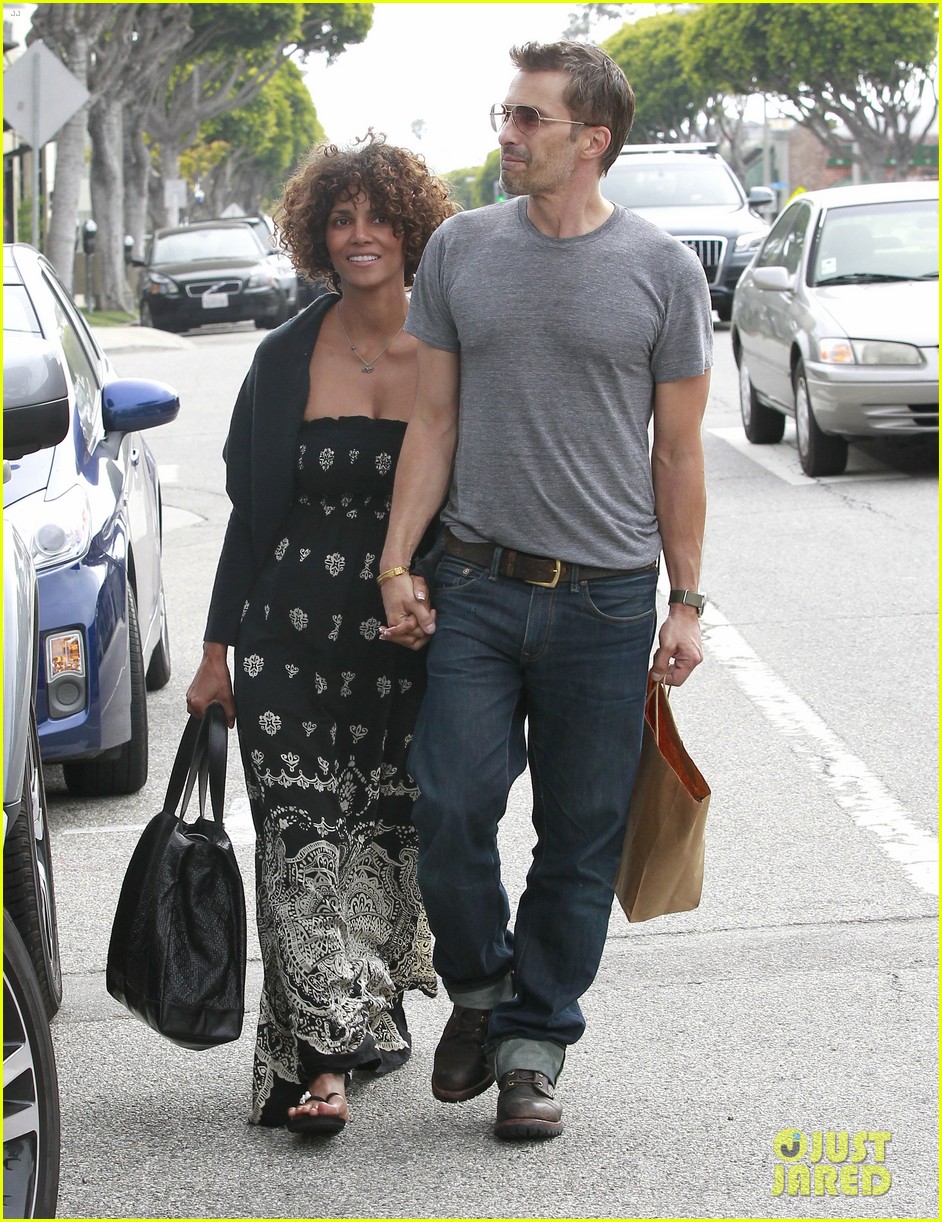 Ben Affleck & Halle Berry: Santa Monica Meetup!: Photo 2661312 | Ben ...