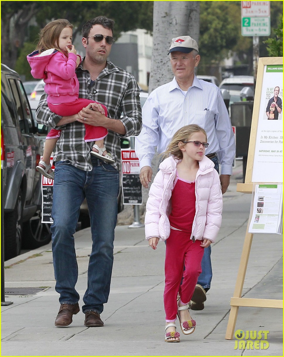 Ben Affleck & Halle Berry: Santa Monica Meetup!: Photo 2661314 | Ben ...