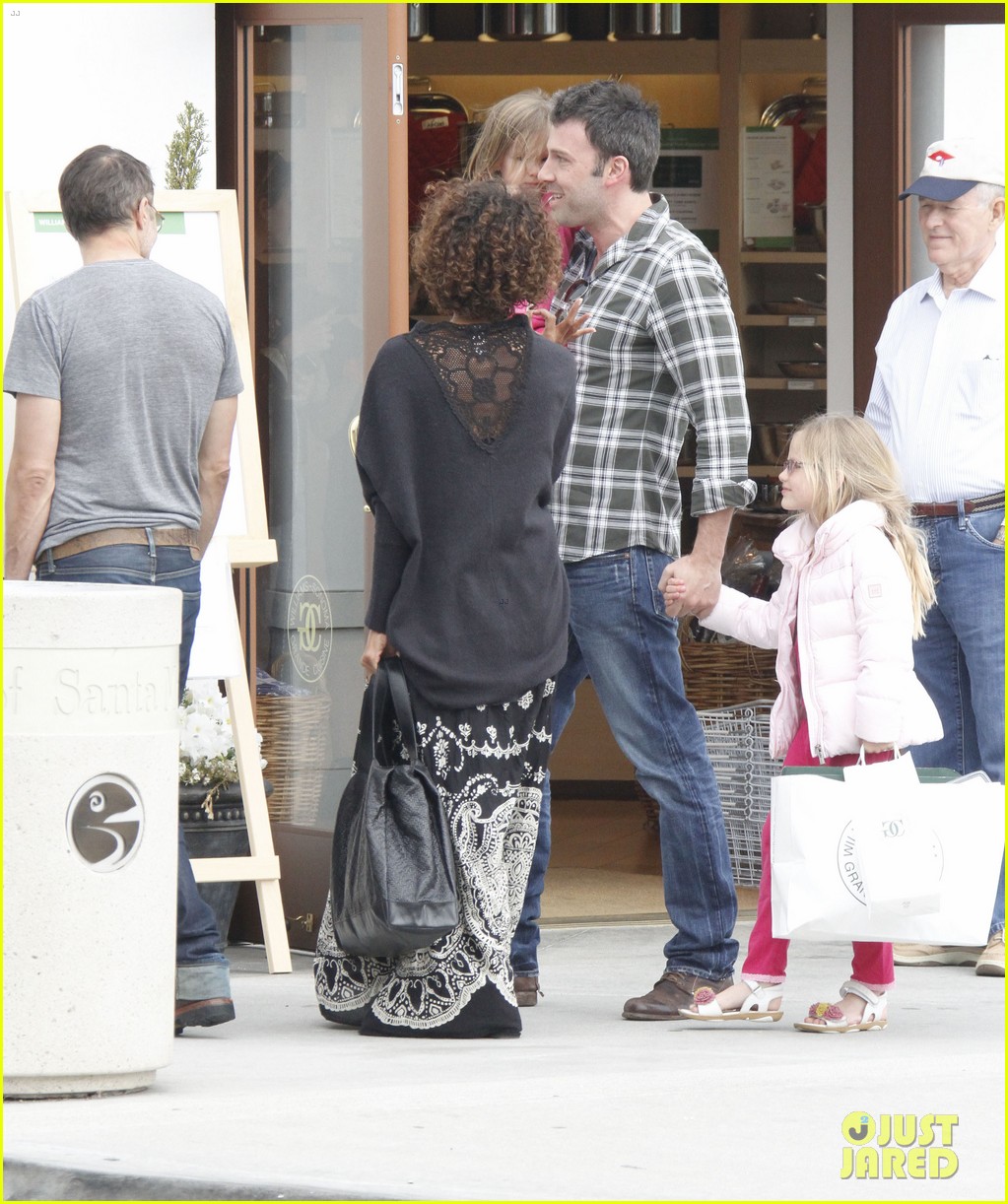 Ben Affleck & Halle Berry: Santa Monica Meetup!: Photo 2661332 | Ben ...