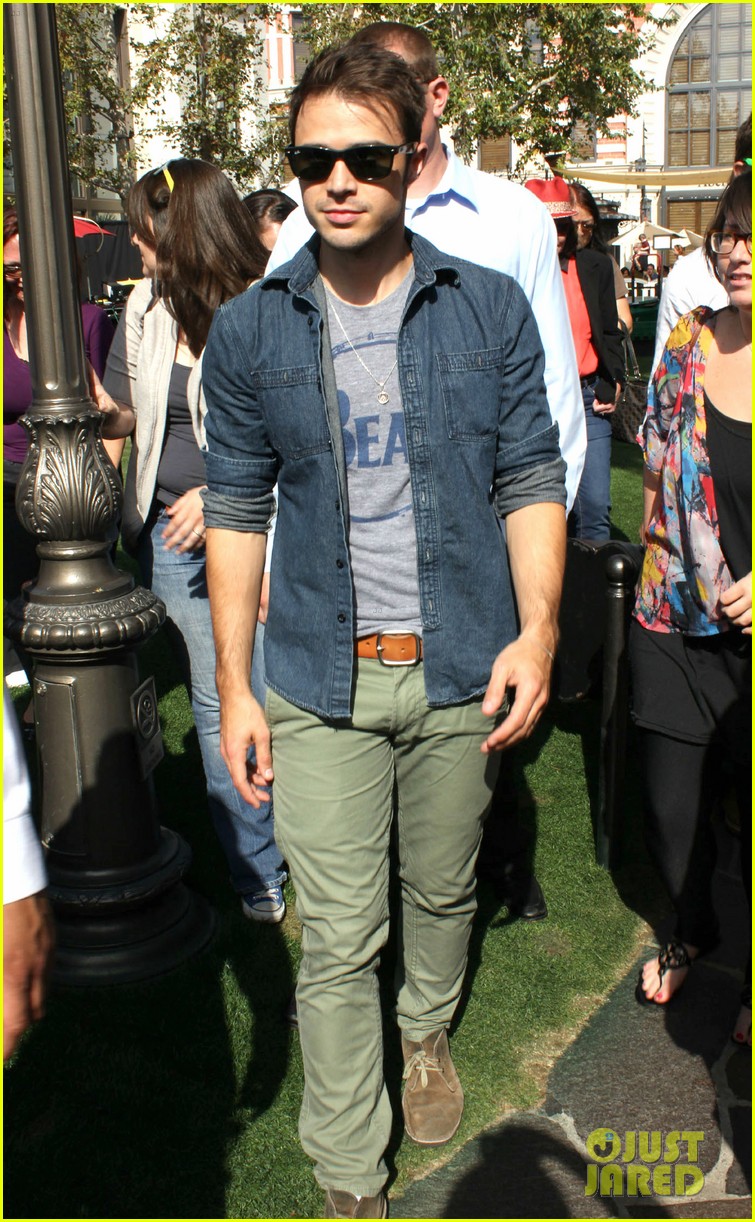 Photo: kris allen extra appearance 06 | Photo 2660878 | Just Jared ...