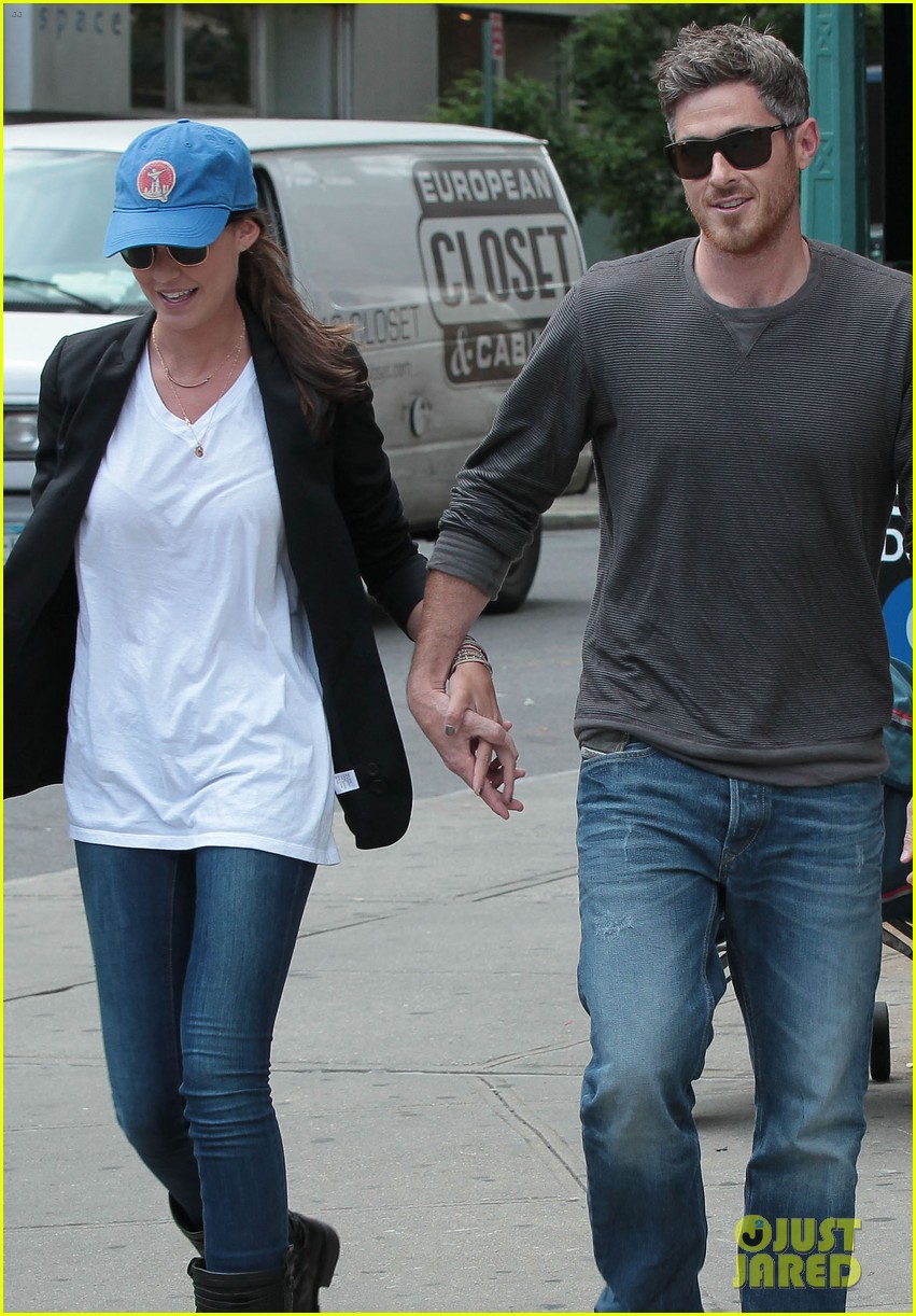 Dave & Odette Annable Hold Hands in Soho: Photo 2666163 | Dave Annable ...