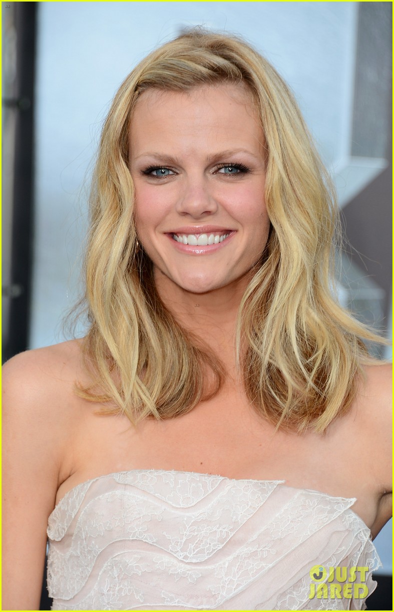 Brooklyn Decker & Taylor Kitsch: 'Battleship' Premiere!: Photo 2660218 ...