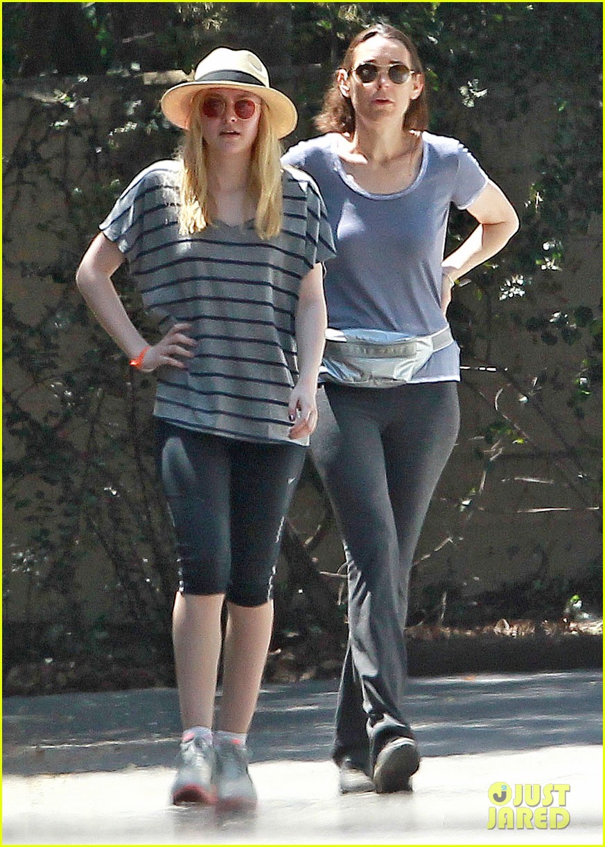 Dakota & Elle Fanning: Sunny Spring Saturday!: Photo 2661496 | Dakota ...