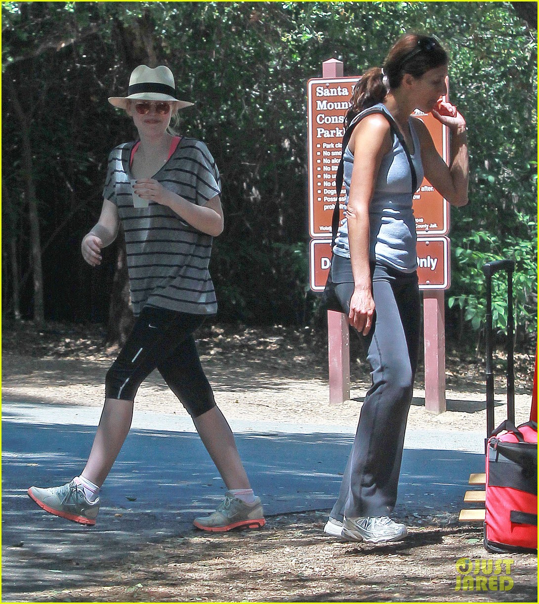 Dakota & Elle Fanning: Sunny Spring Saturday!: Photo 2661501 | Dakota ...