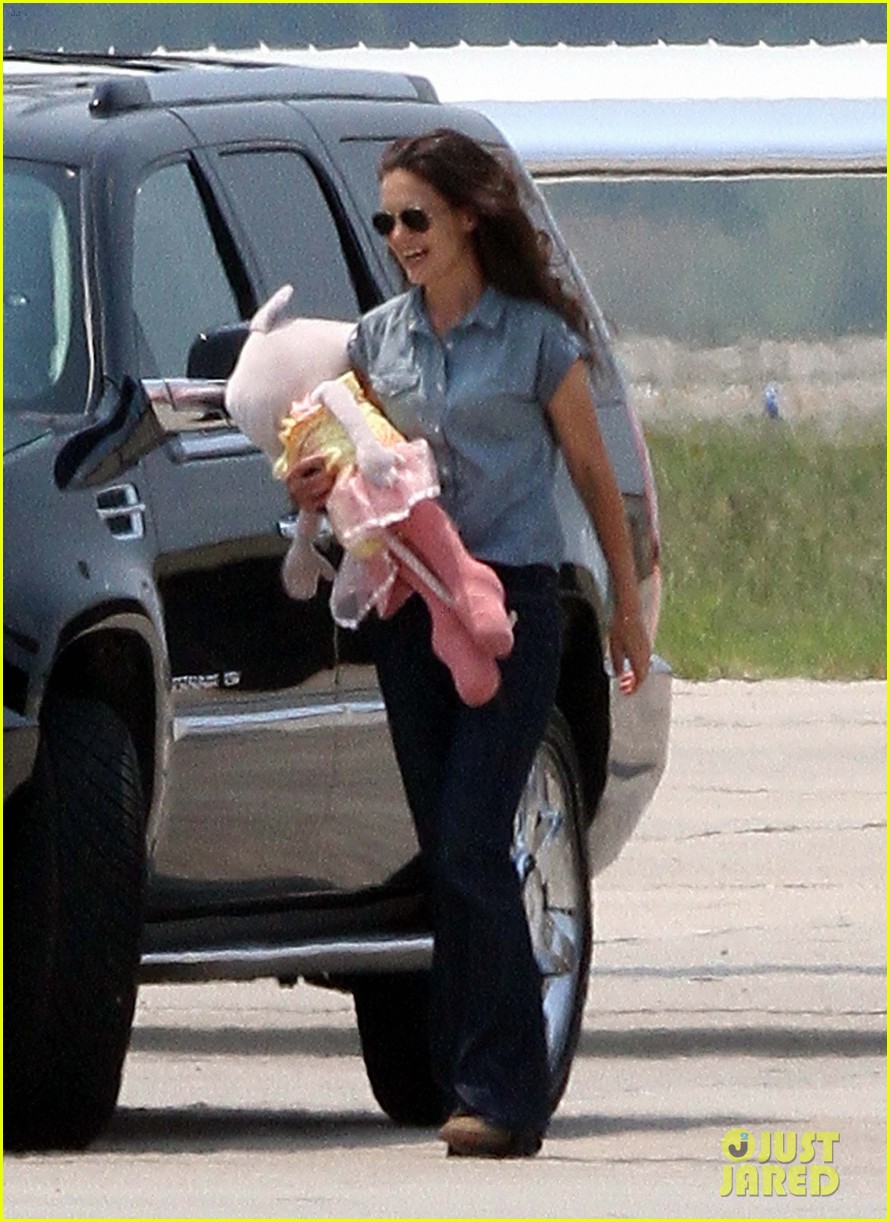 Katie Holmes & Suri: Goodbye Louisiana!: Photo 2667823 | Celebrity ...