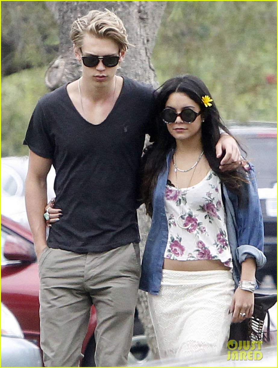 Vanessa Hudgens & Austin Butler: Botanical Garden Date: Photo 2657193 ...