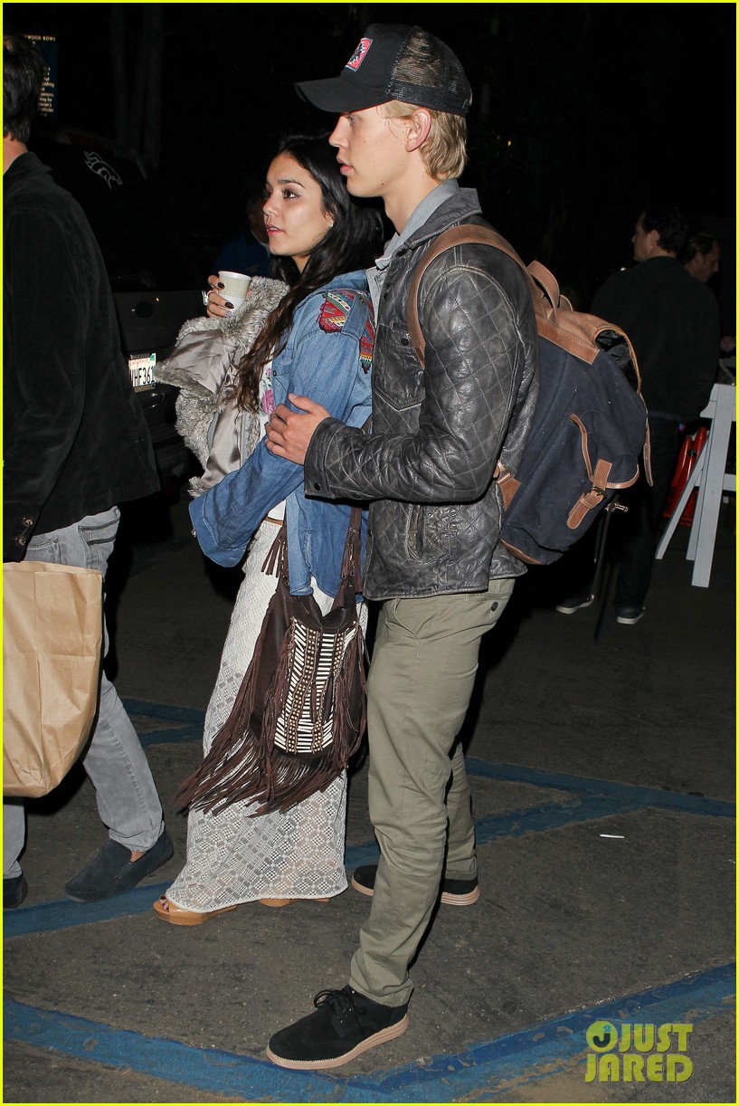 Vanessa Hudgens & Austin Butler: Coldplay Concert Couple!: Photo ...