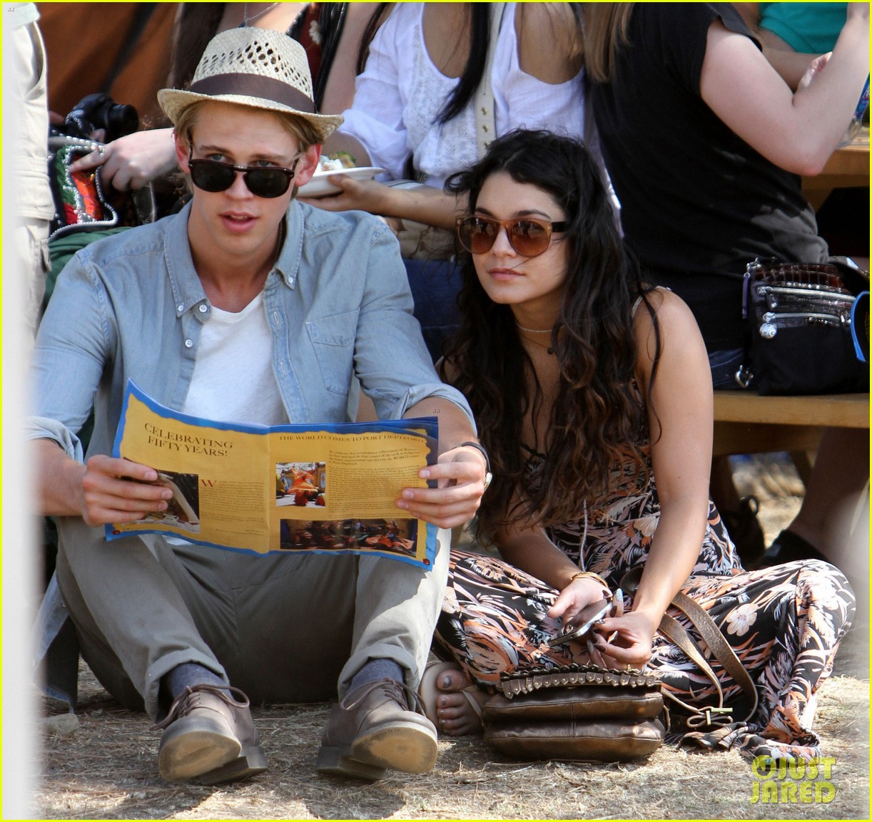 Vanessa Hudgens & Austin Butler: Renaissance Faire!: Photo 2664948 ...