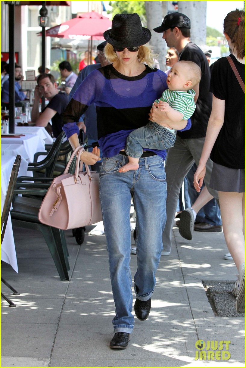 January Jones & Baby Xander: Friday Lunch: Photo 2660652 | Celebrity ...