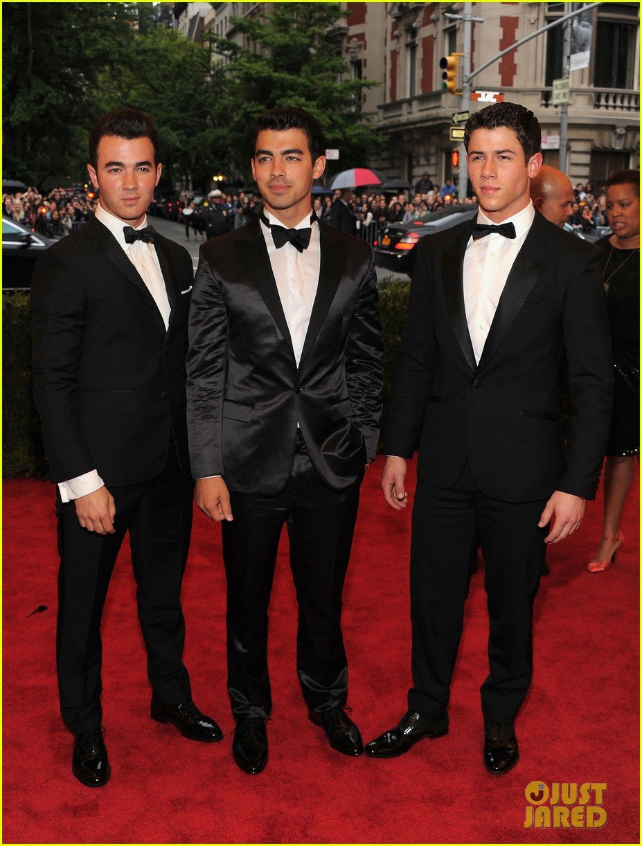 Jonas Brothers - Met Ball 2012: Photo 2658821 | Joe Jonas, Jonas ...