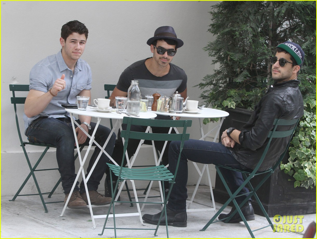 Jonas Brothers - Met Ball 2012: Photo 2658823 | Joe Jonas, Jonas ...