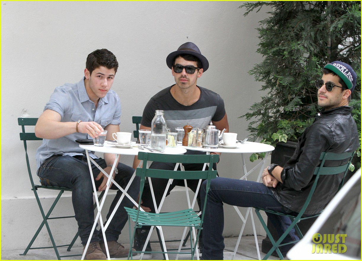 Jonas Brothers - Met Ball 2012: Photo 2658826 | Joe Jonas, Jonas ...