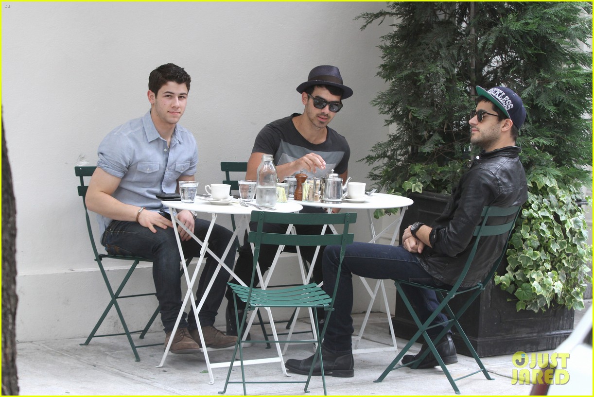 Jonas Brothers - Met Ball 2012: Photo 2658829 | Joe Jonas, Jonas ...