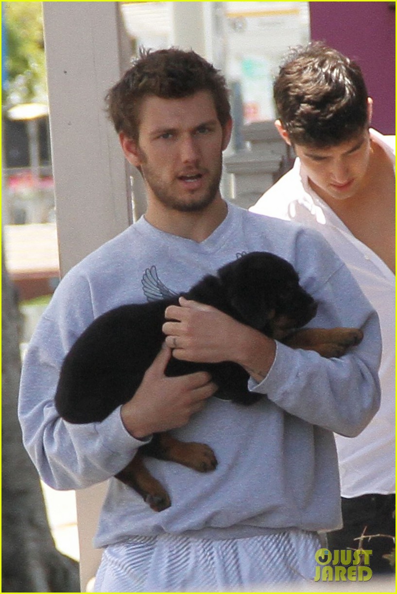 Alex Pettyfer & Riley Keough: Le Pain Lunch: Photo 2666928 | Alex ...