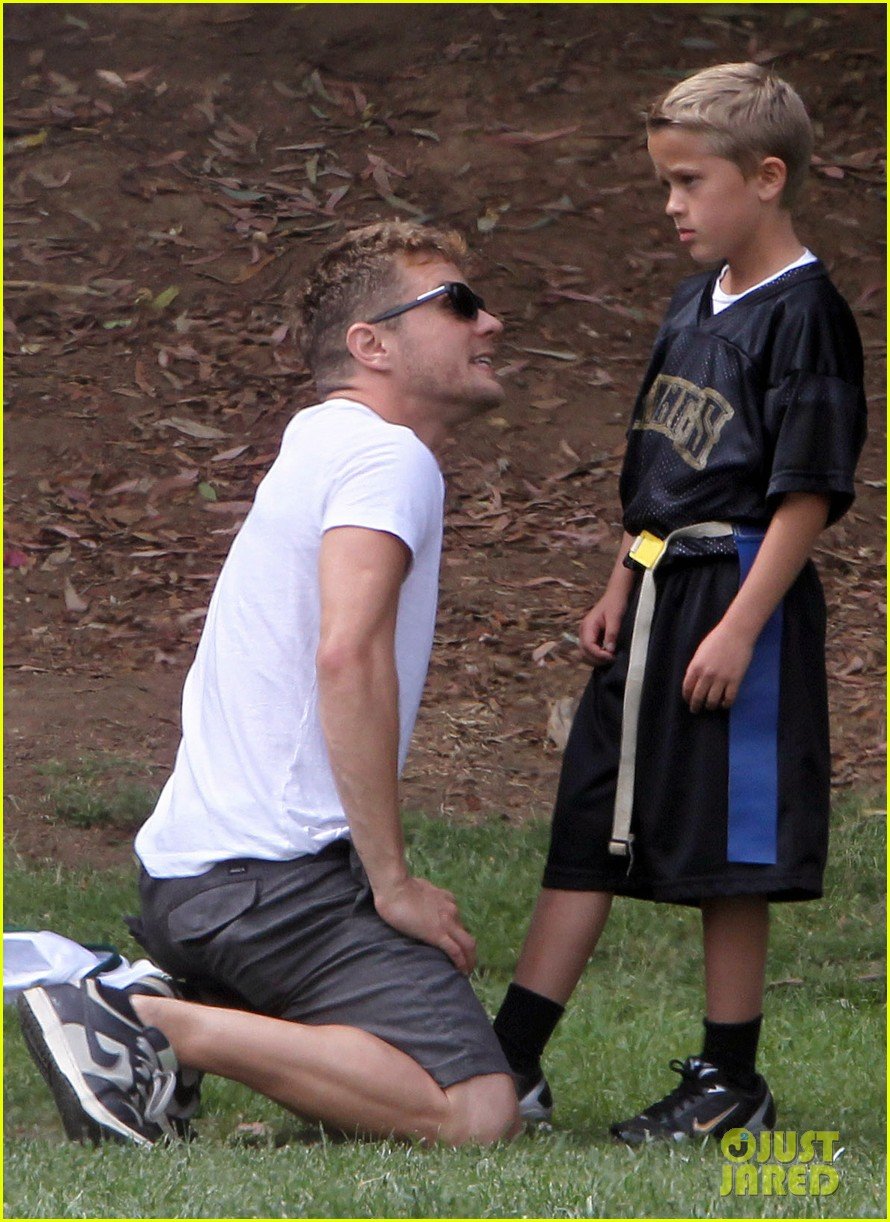 Ryan Phillippe: Football Fun with the Kids!: Photo 2661442 | Ava ...