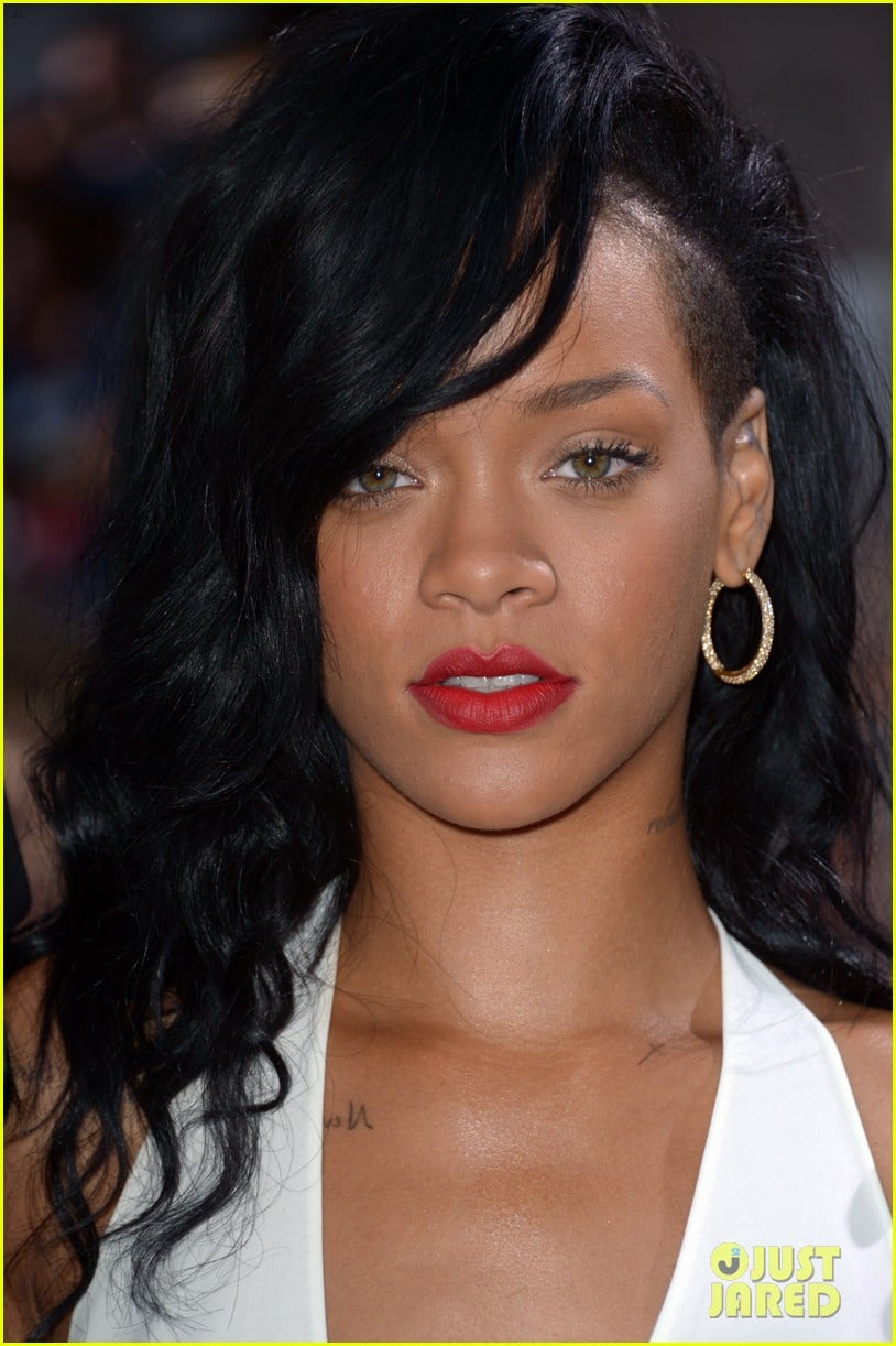 Rihanna: 'Battleship' Premiere in Los Angeles!: Photo 2660237 | Rihanna ...