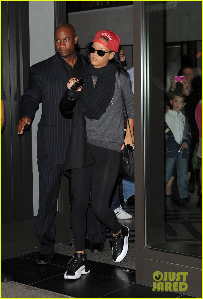 Rihanna: 'Saturday Night Live' Tonight!: Photo 2657550 | Rihanna Photos ...