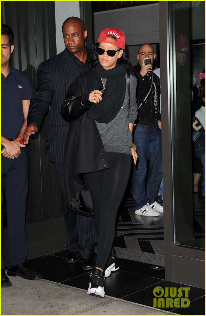 Rihanna: 'Saturday Night Live' Tonight!: Photo 2657553 | Rihanna ...