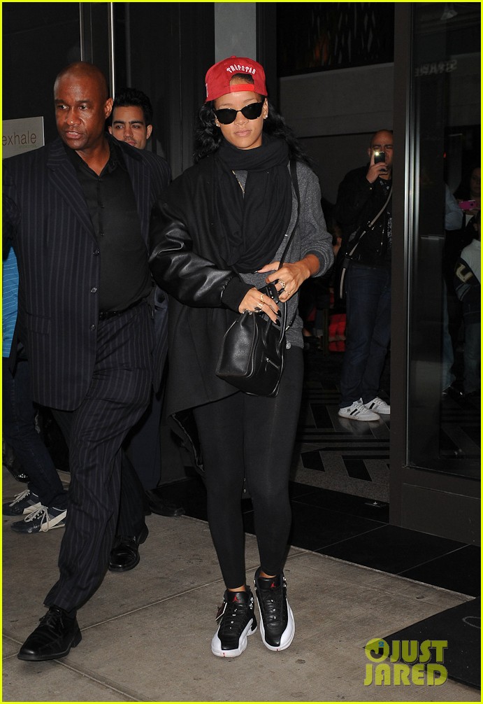 Rihanna: 'Saturday Night Live' Tonight!: Photo 2657554 | Rihanna Photos ...