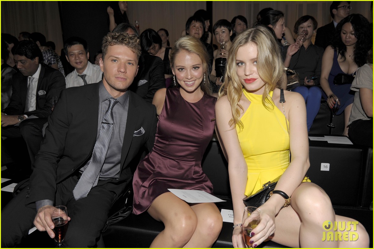 Tilda Swinton & Ryan Phillippe: BOSS Black Fashion Show!: Photo 2664264 ...