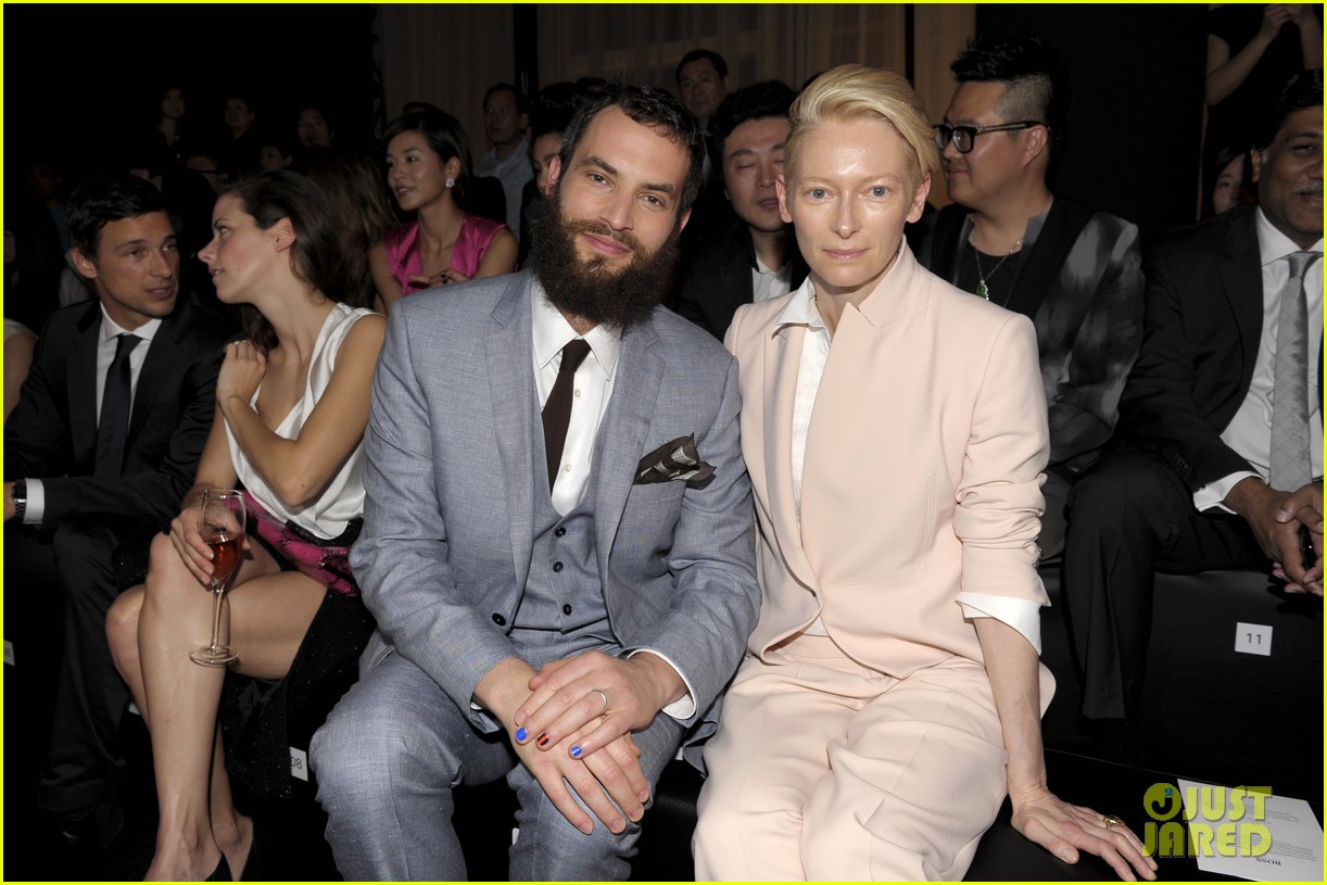 Tilda Swinton & Ryan Phillippe: BOSS Black Fashion Show!: Photo 2664267 ...