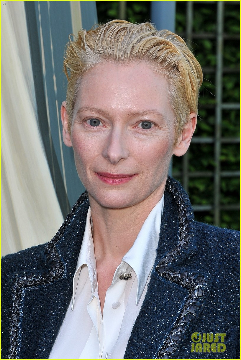 Tilda Swinton: Chanel Cruise Collection Show: Photo 2661956 | Karl ...