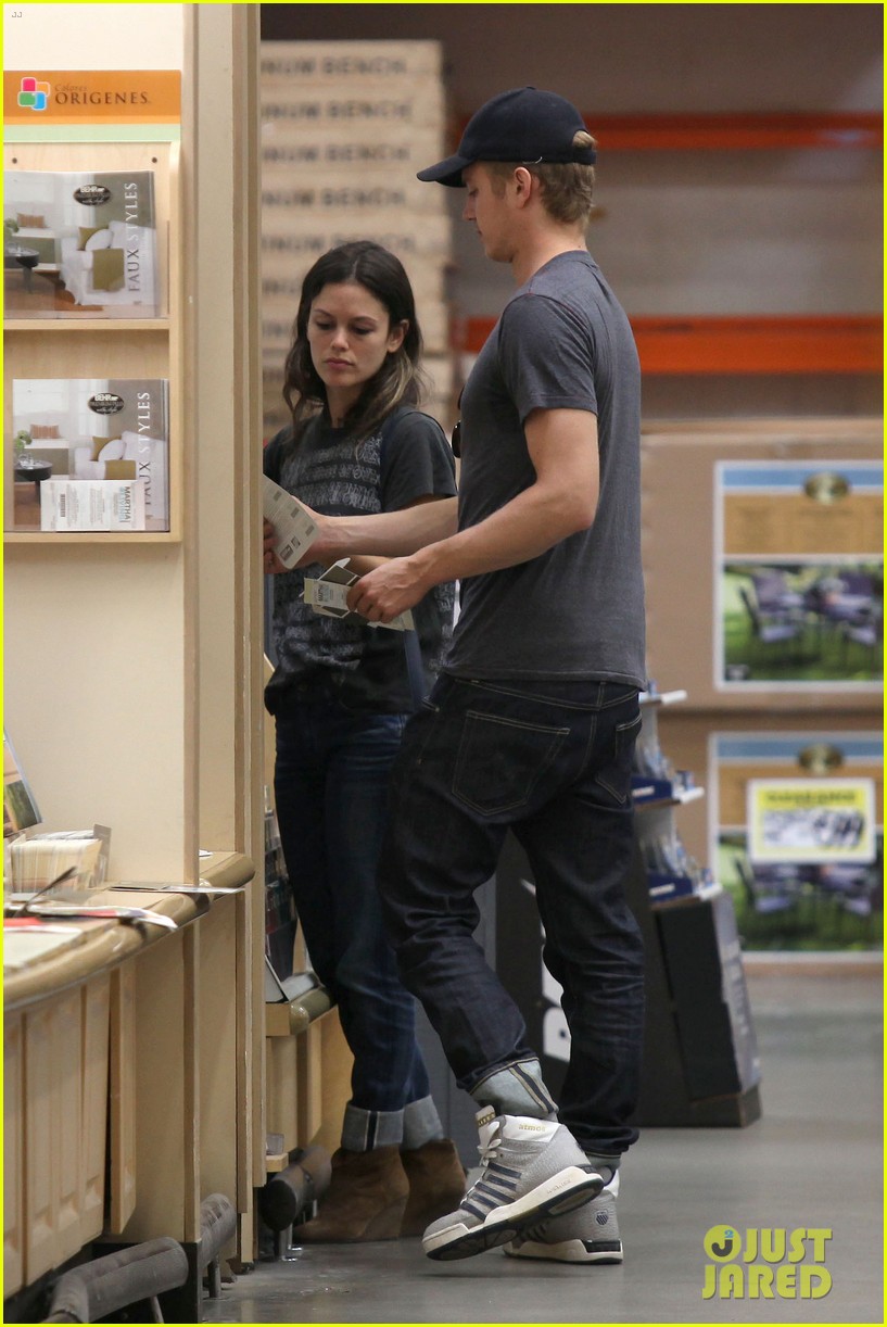 Rachel Bilson: Home Depot with Hayden Christensen: Photo 2676447 ...