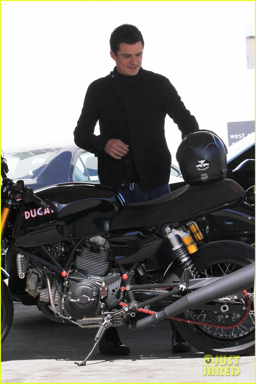 Orlando Bloom: Motorcycle Ride to the Gym!: Photo 2671394 | Orlando ...