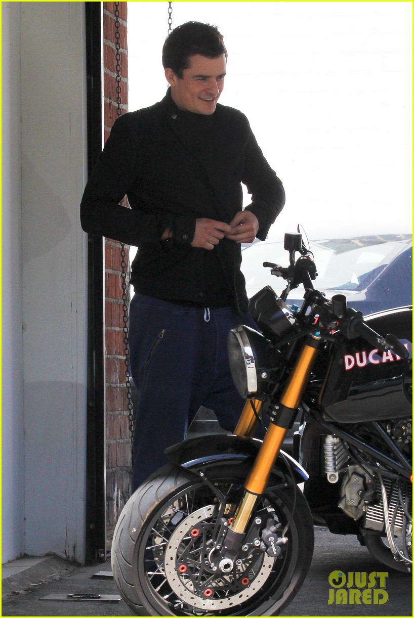 Orlando Bloom: Motorcycle Ride to the Gym!: Photo 2671407 | Orlando ...