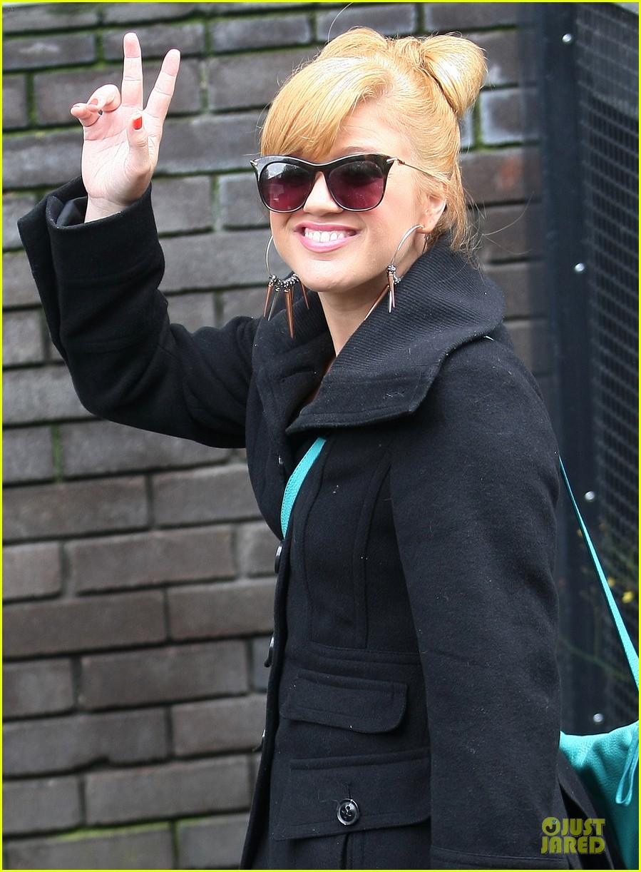 Kelly Clarkson Performing at MMVA 2012: Photo 2672212 | Kelly Clarkson ...