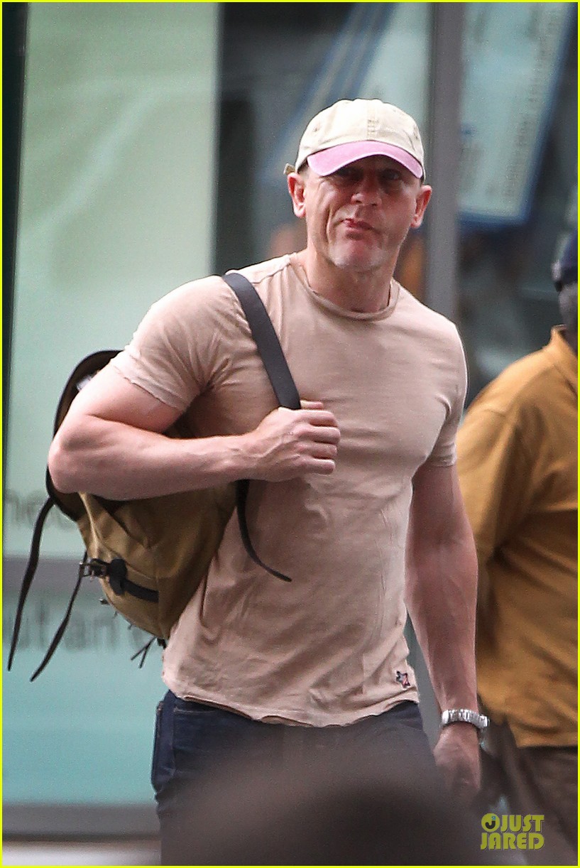 Daniel Craig's James Bond Suits Are 'Indestructible': Photo 2674099 ...