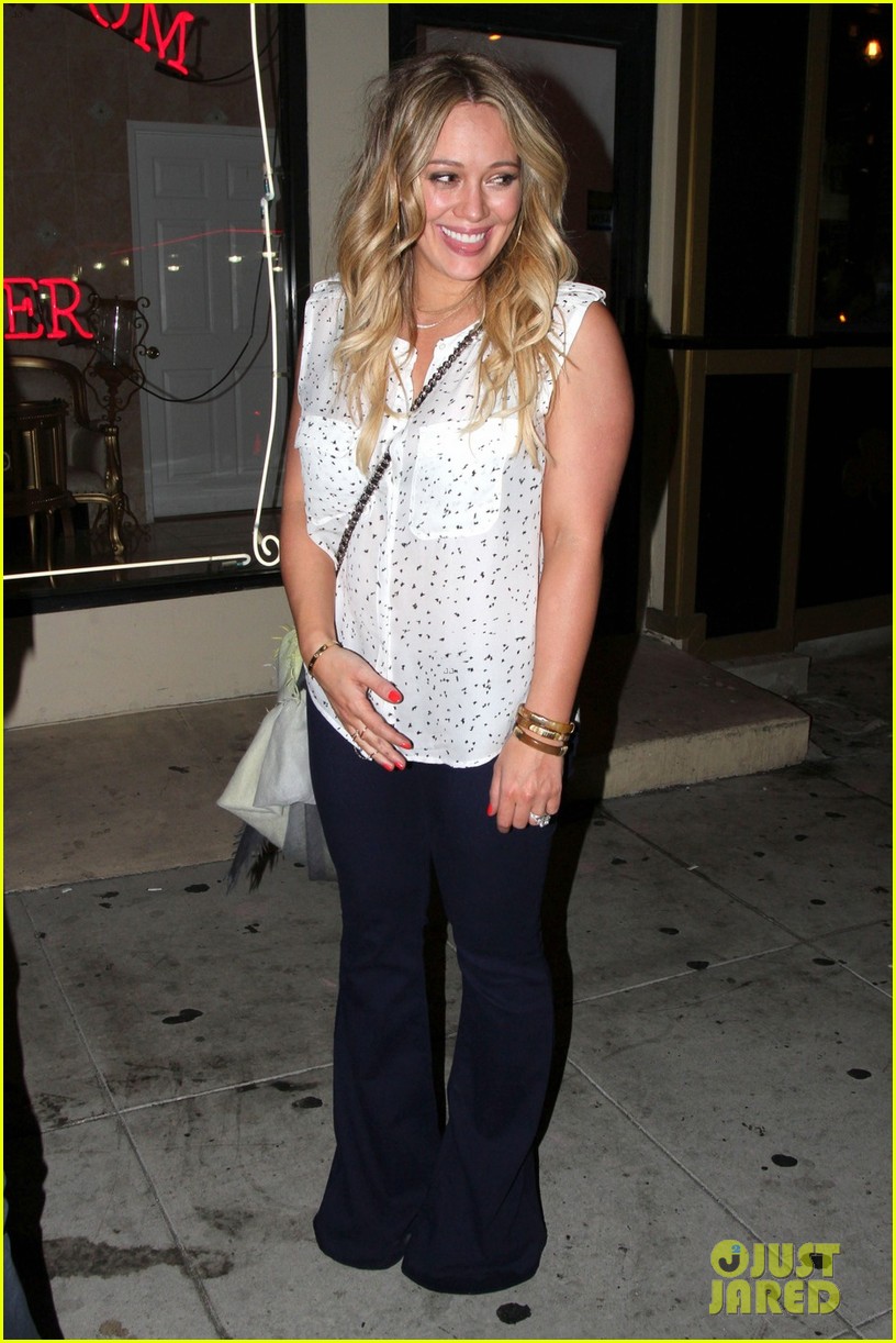 Hilary Duff: Rock And Reilly's with Mike Comrie!: Photo 2675742 ...