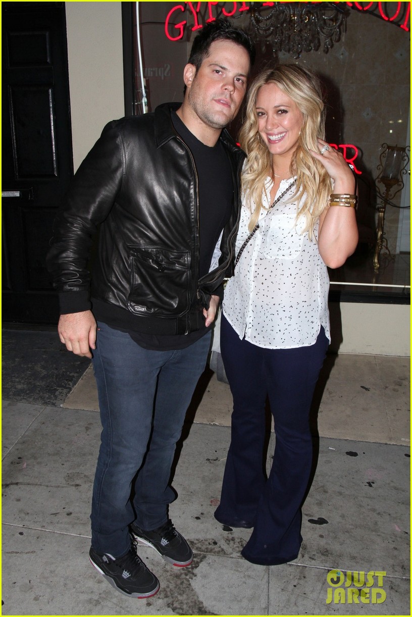 Hilary Duff: Rock And Reilly's with Mike Comrie!: Photo 2675746 ...