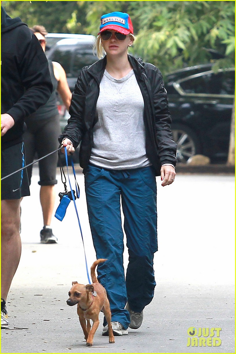 Anna Faris: Baby Bump Dog Walk!: Photo 2674761 | Anna Faris, Chris ...