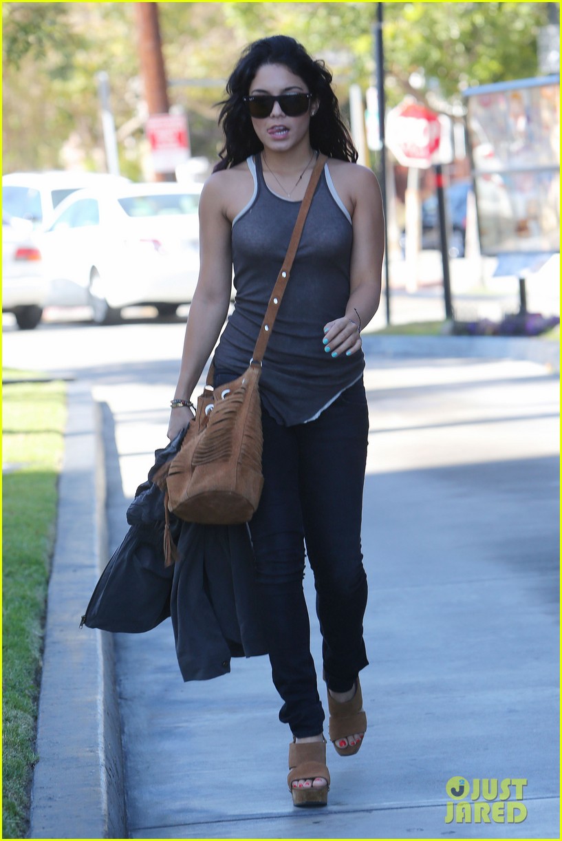 Vanessa Hudgens: 'Have You Voted' For the Teen Choice Awards?: Photo ...