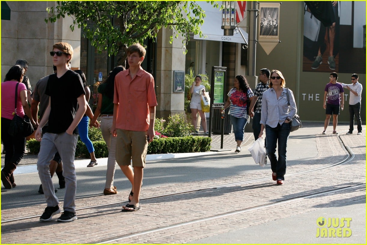 Jodie Foster: The Grove with Sons Charlie & Kit!: Photo 2675989 ...