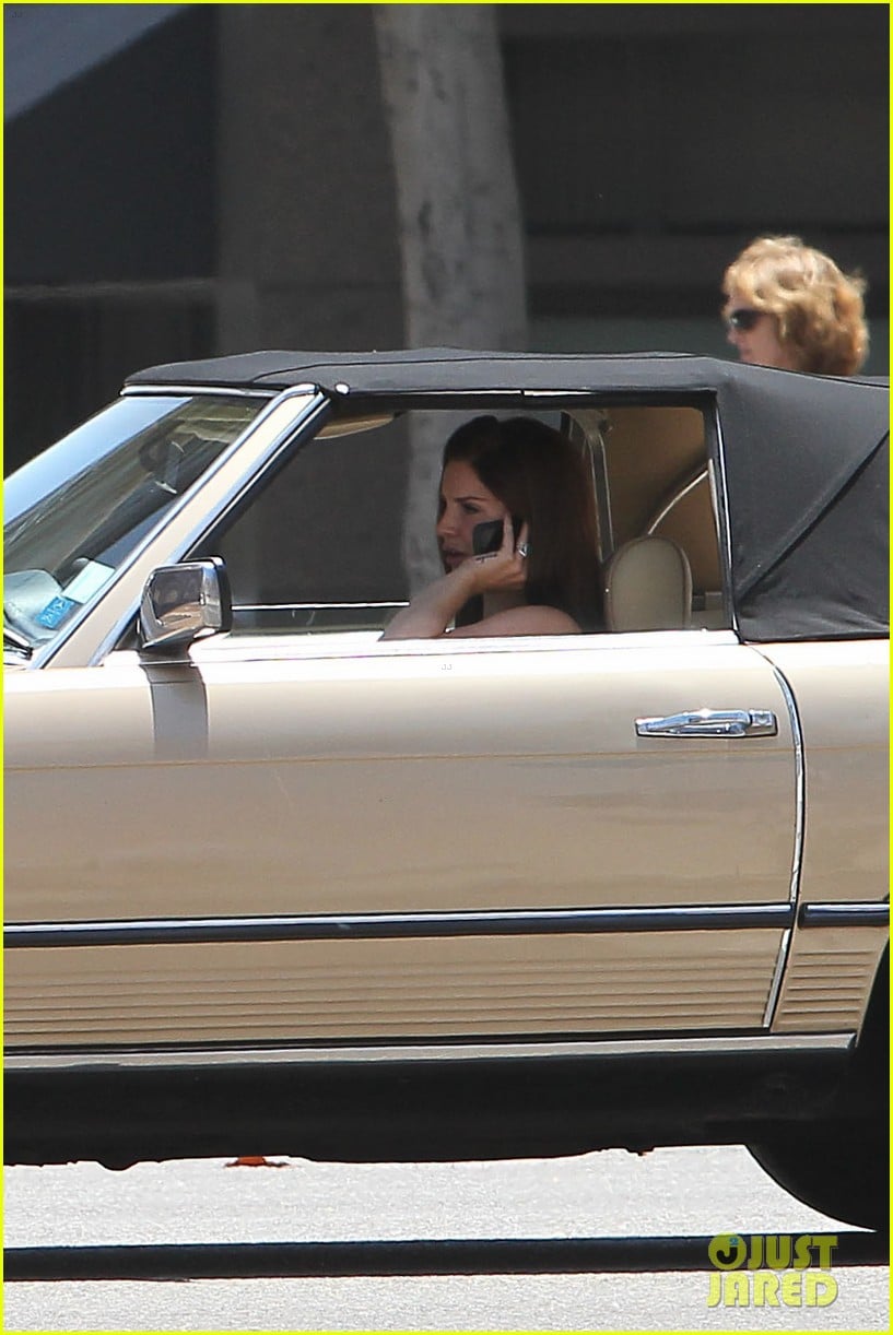 Lana Del Rey: 1981 Mercedes Convertible Car!: Photo 2669010 | Lana Del ...