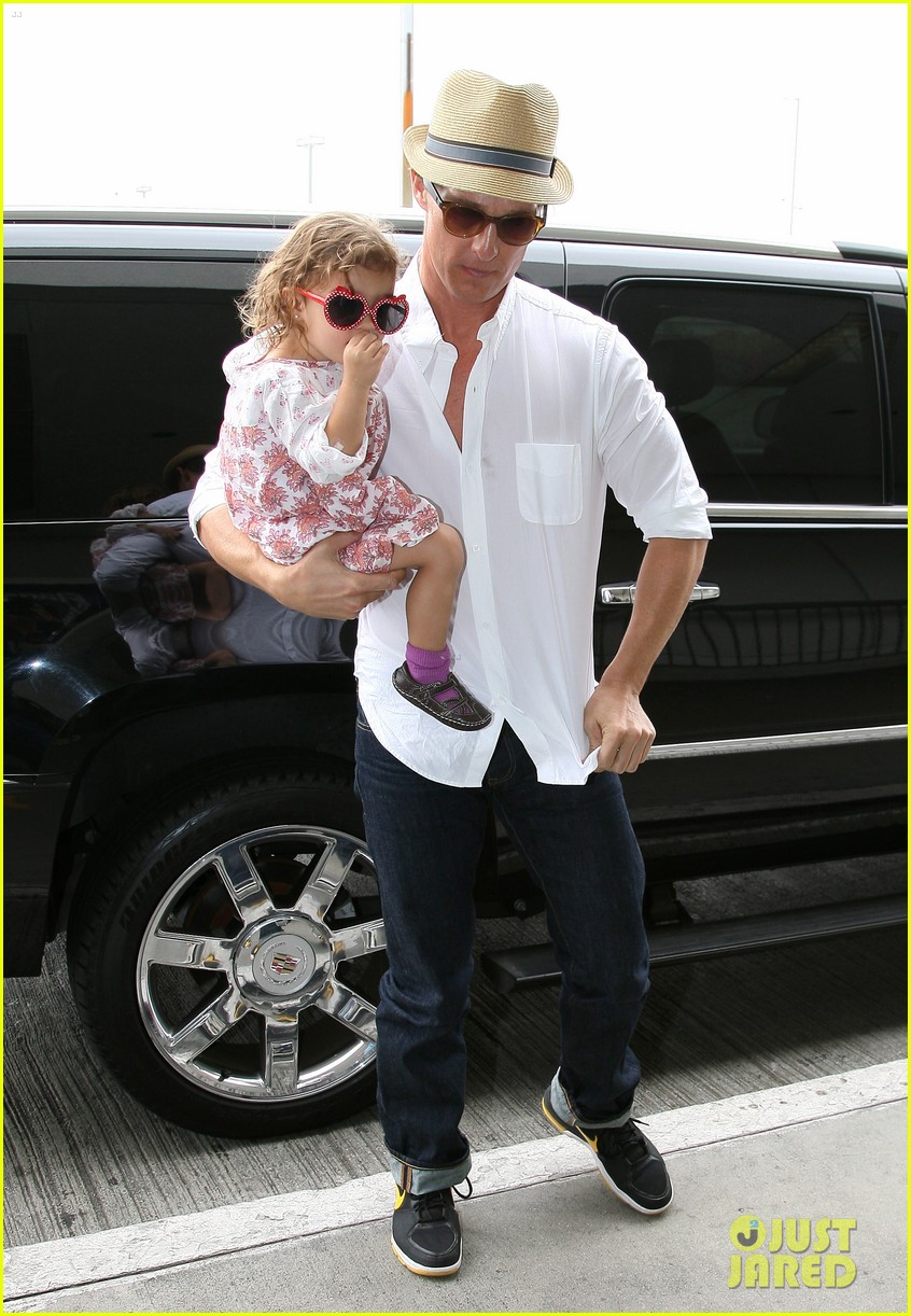 Matthew McConaughey: Flying with the Family: Photo 2670730 | Camila ...