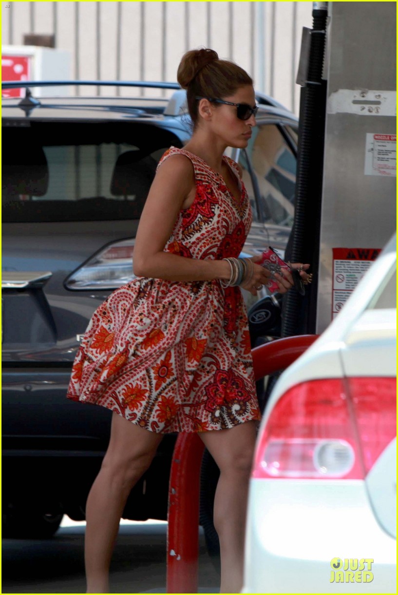 Eva Mendes: Gas Station Stop in Hollywood: Photo 2674566 | Eva Mendes ...