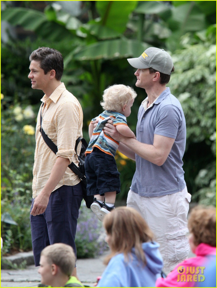 Neil Patrick Harris: Zoo with Harper & Gideon!: Photo 2672712 ...