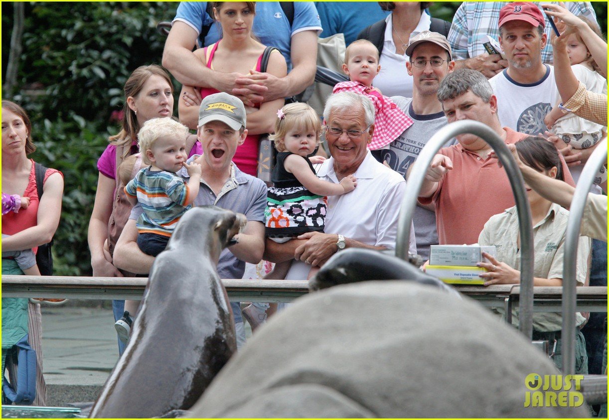 Neil Patrick Harris: Zoo with Harper & Gideon!: Photo 2672713 ...