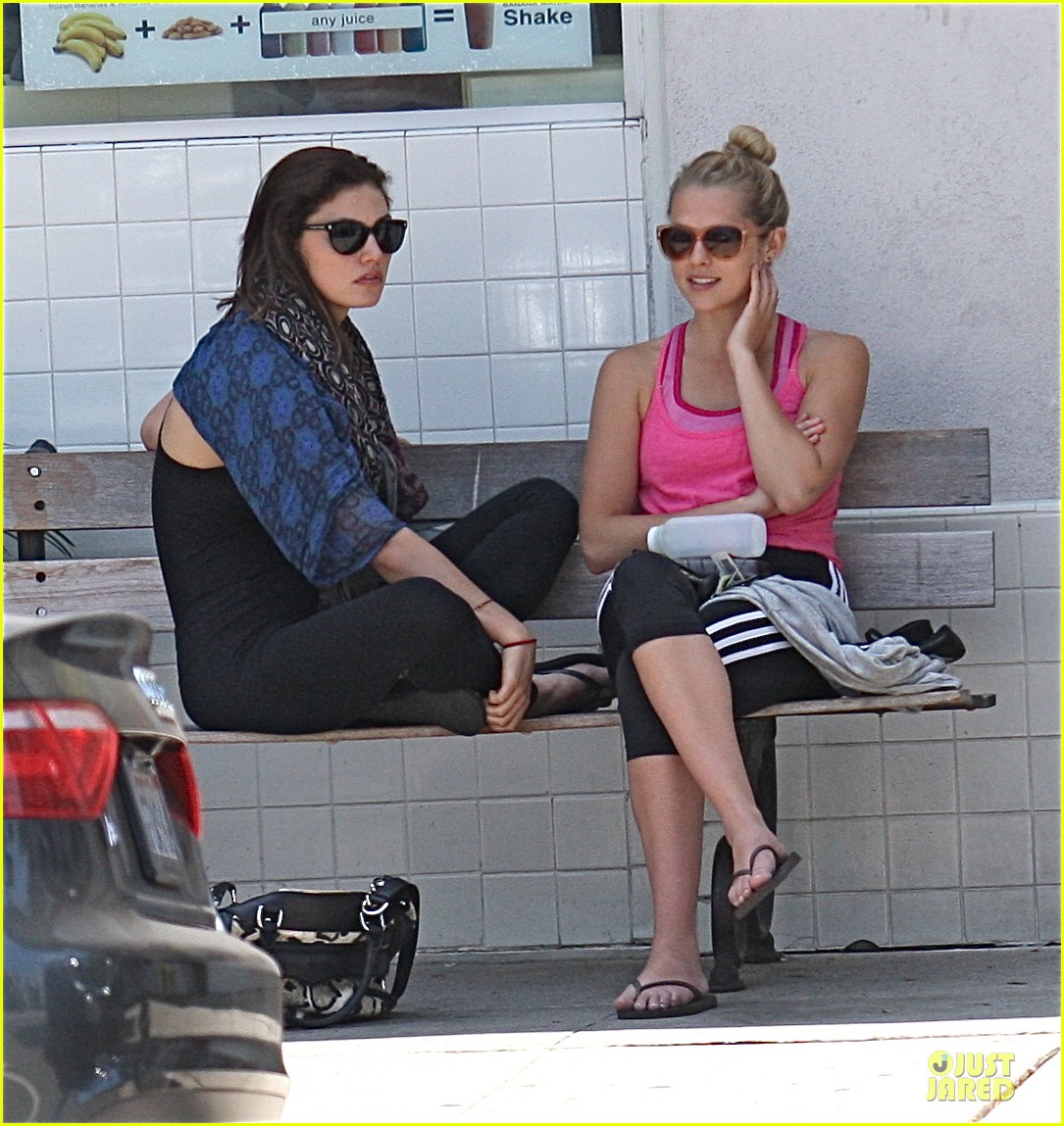 Teresa Palmer: Vision Boards 'Absolutely' Work!: Photo 2670357 | Phoebe Tonkin, Teresa Palmer ...