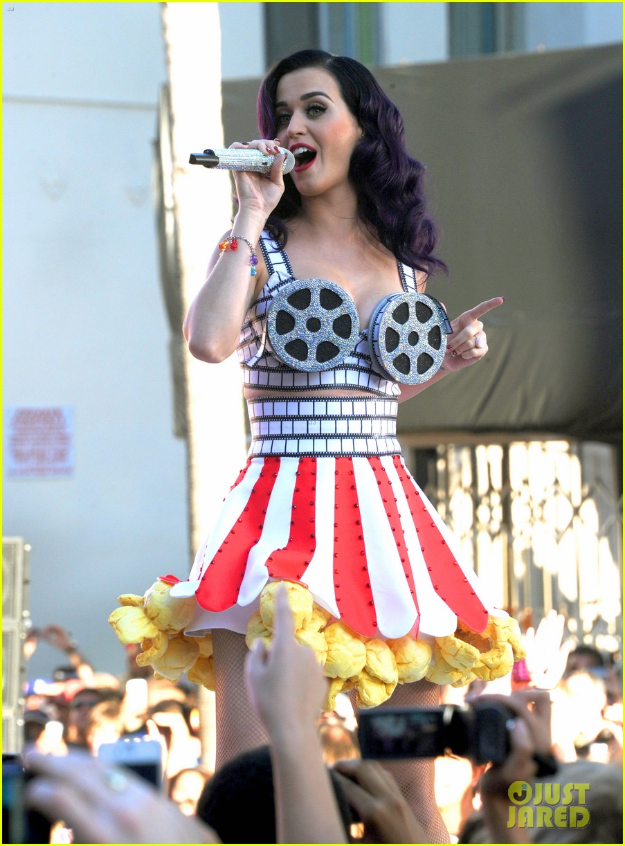 Katy Perry: 'Wide Awake' Performance at 'Part of Me' Premiere!: Photo ...