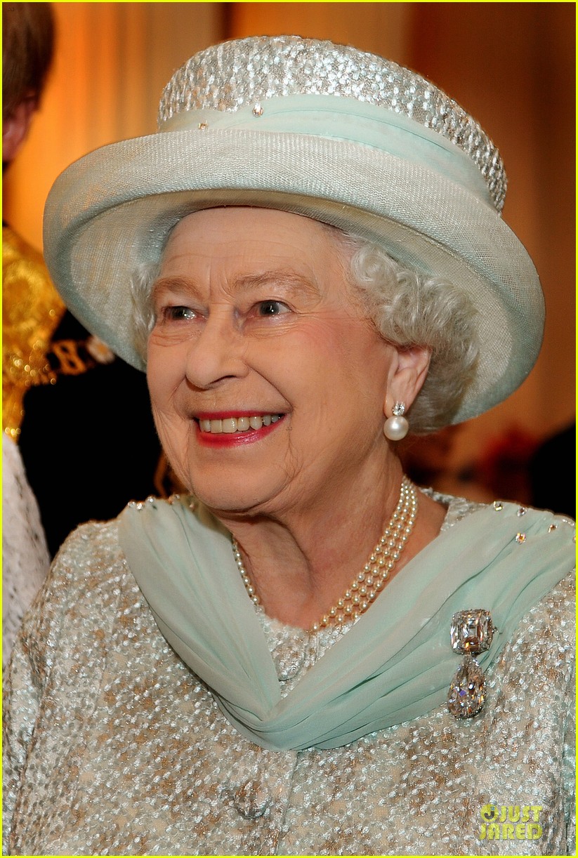 President Obama Sends 'Heartfelt Congratulations' to The Queen: Photo ...