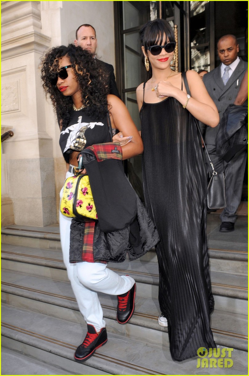 Rihanna: Hackney Weekend Show!: Photo 2679023 | Rihanna Photos | Just ...