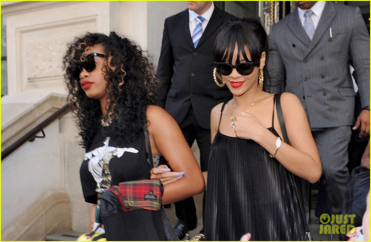 Rihanna: Hackney Weekend Show!: Photo 2679027 | Rihanna Photos | Just ...